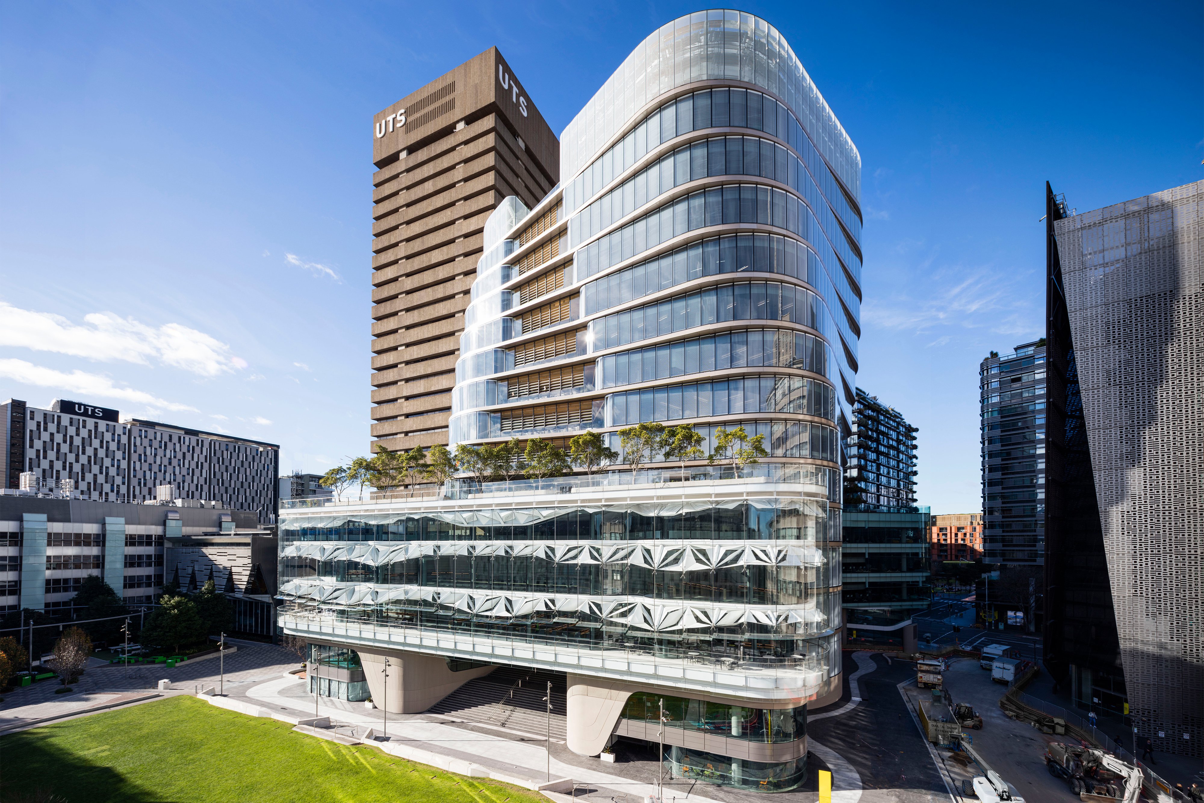 UTS continues climb in global university rankings